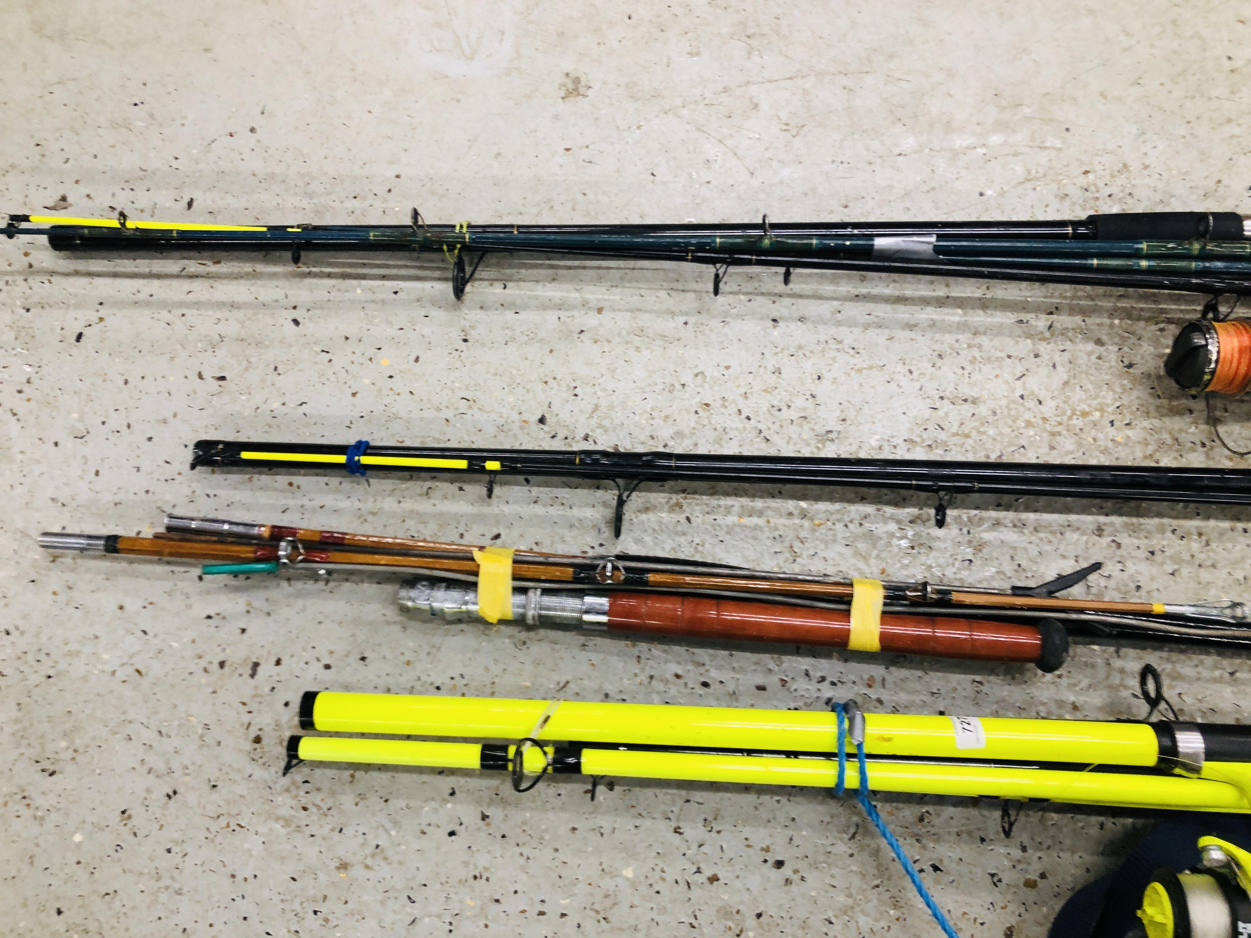 A GROUP OF BEACH FISHING RODS AND REELS TO INCLUDE TITAN SPORT, NGT, ETC.