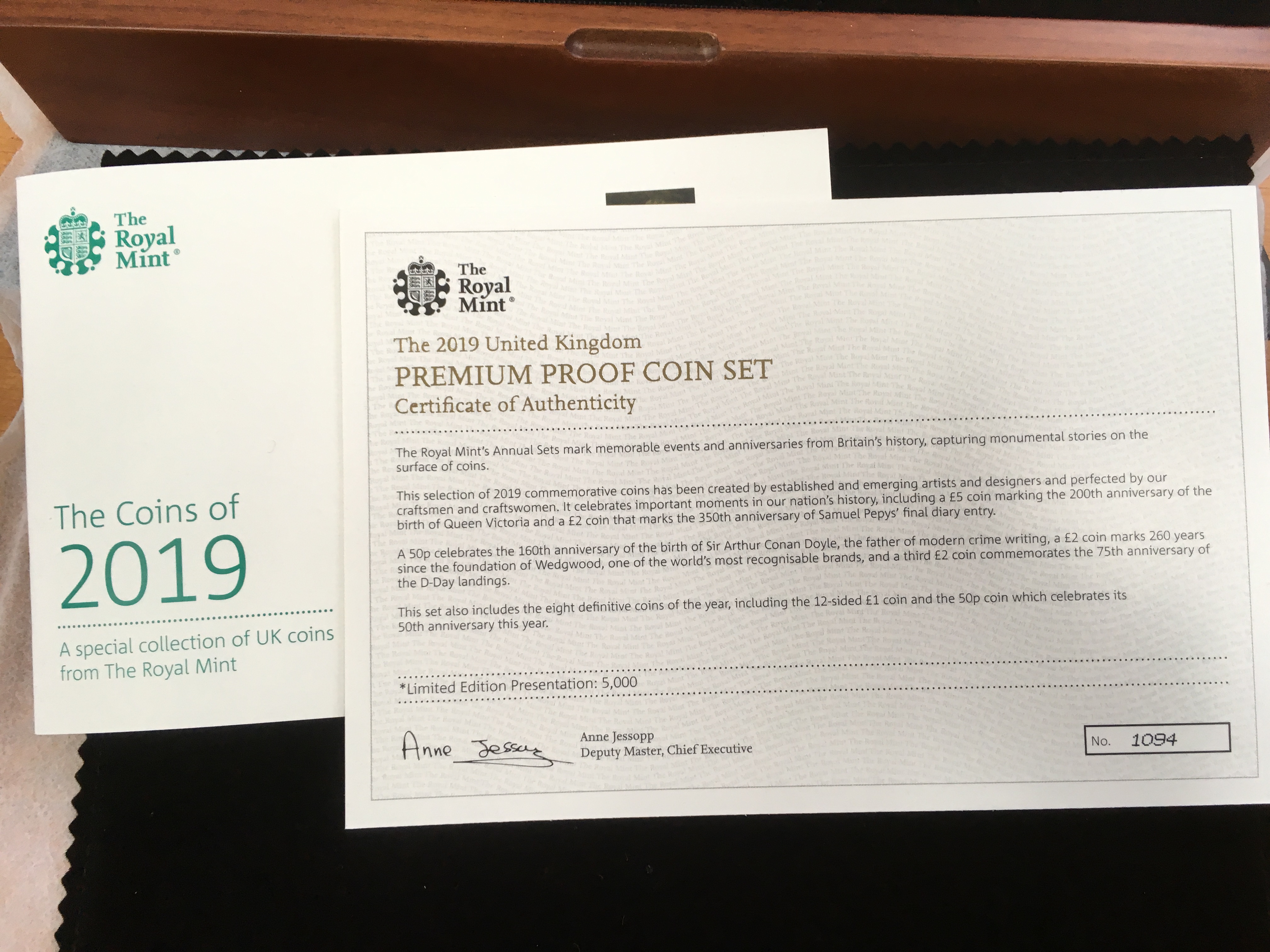 COINS: 2019 UK PREMIUM PROOF SET.