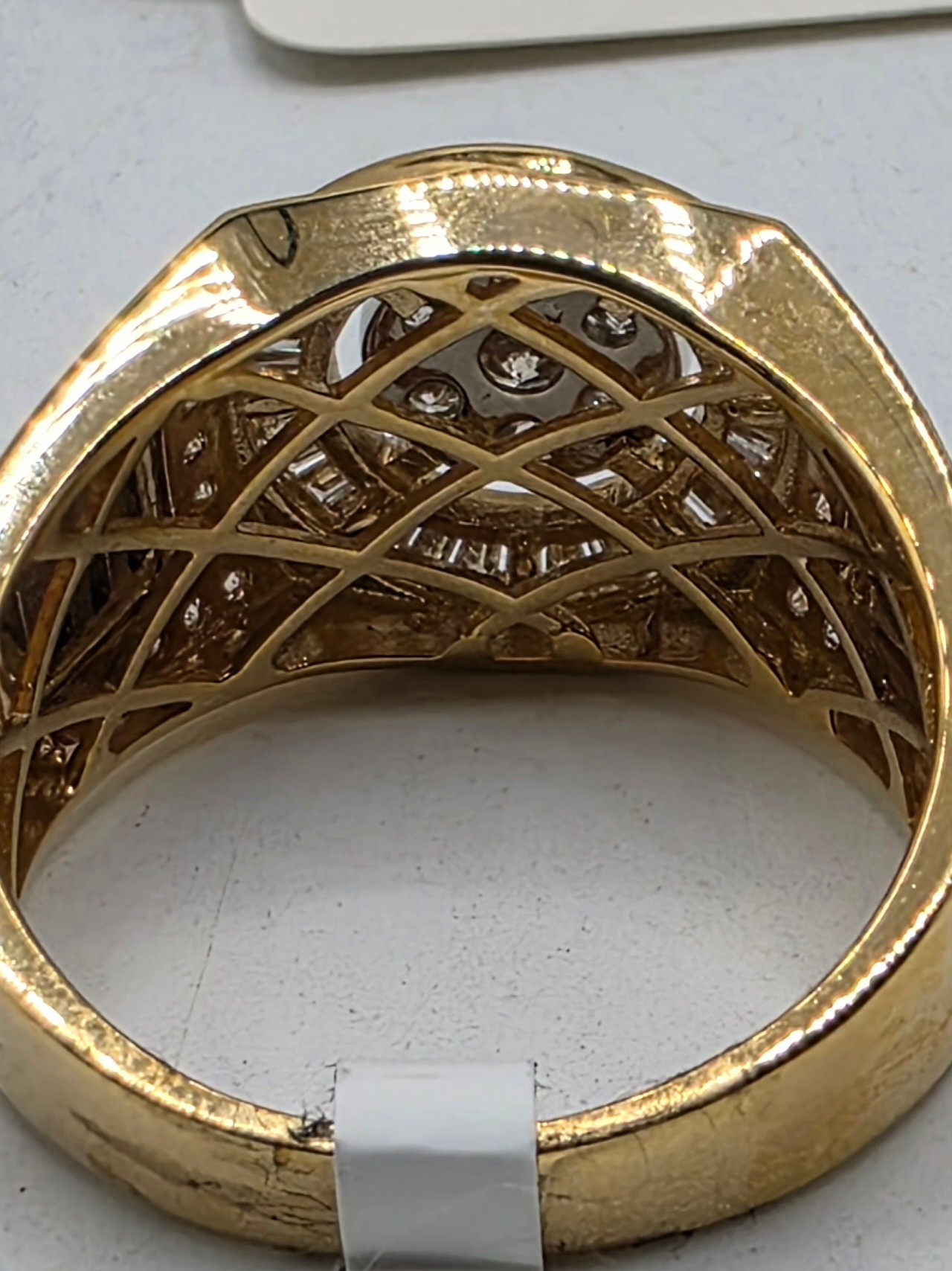 10 ct gold marked synthetic diamond ring size T, 6.6 g