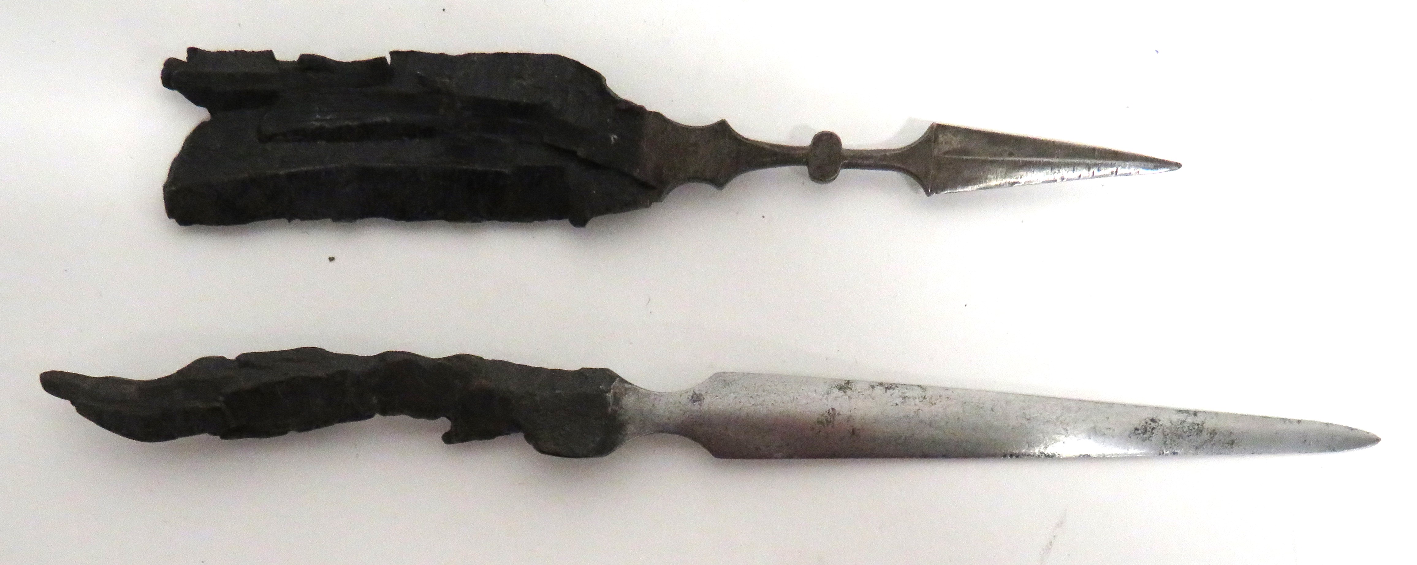Two WW1/WW2 Period Shrapnel Knives consisting well made example with ...