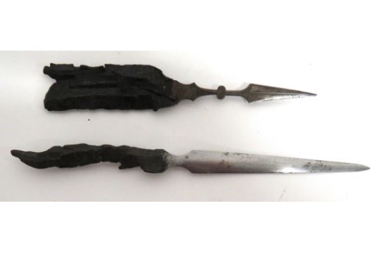 Two WW1/WW2 Period Shrapnel Knives consisting well made example with ...