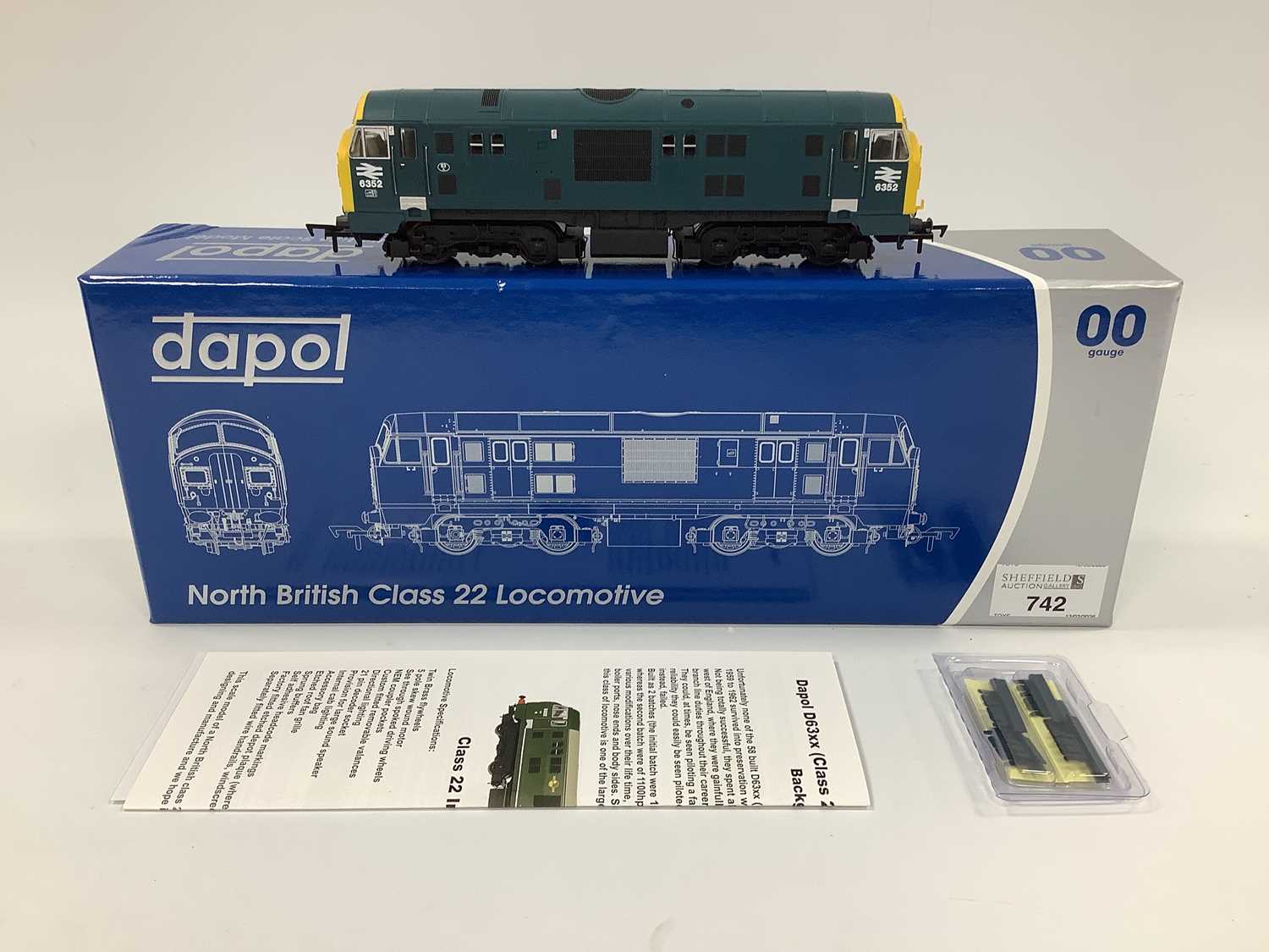 A Boxed Dapol '00' Gauge BR blue Class 22 Diesel Locomotive "6352" (ref ...