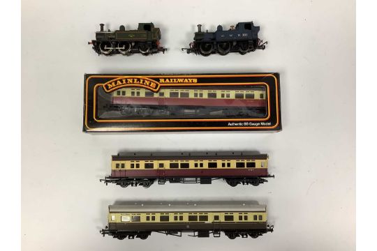 Two 00 gauge Great Western Auto-Trains: an Airfix 14xx 0-4-2 tank ...