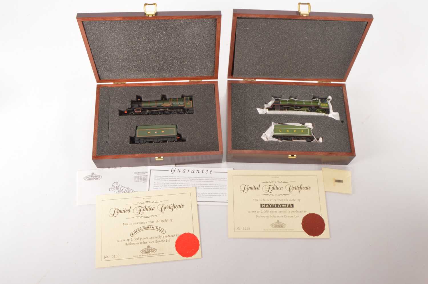 Bachmann 00 Gauge boxed 'Raveningham Hall' and 'Mayflower' in original ...