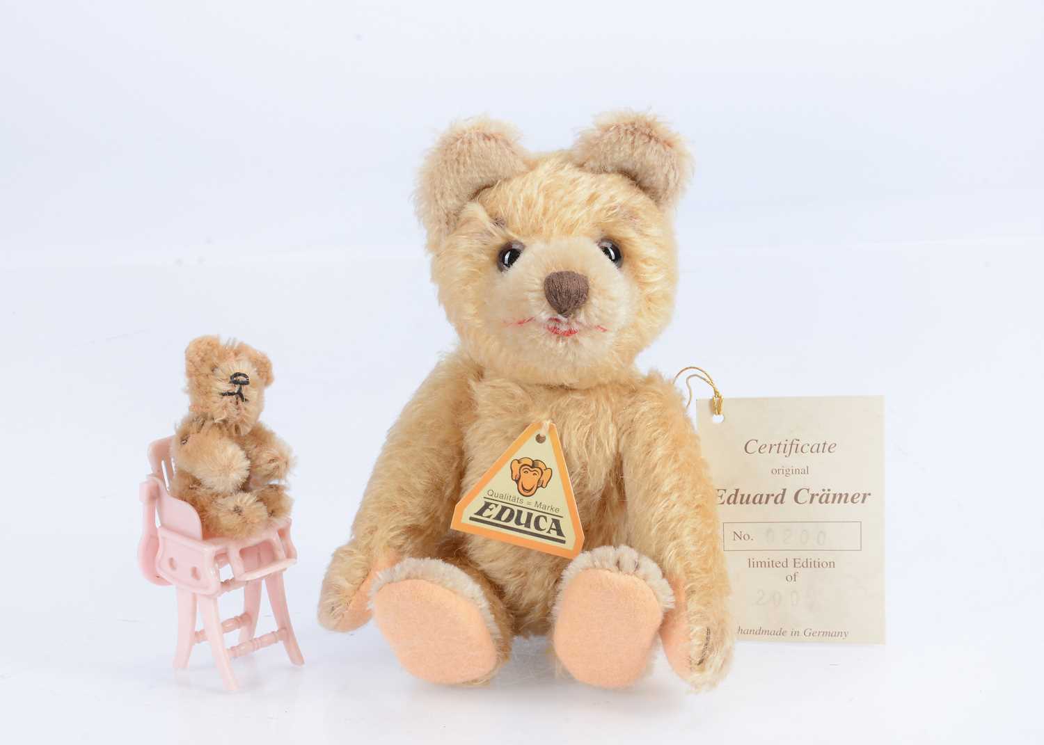 A limited edition Eduard Cramer teddy bear, 200 of 200, with golden ...