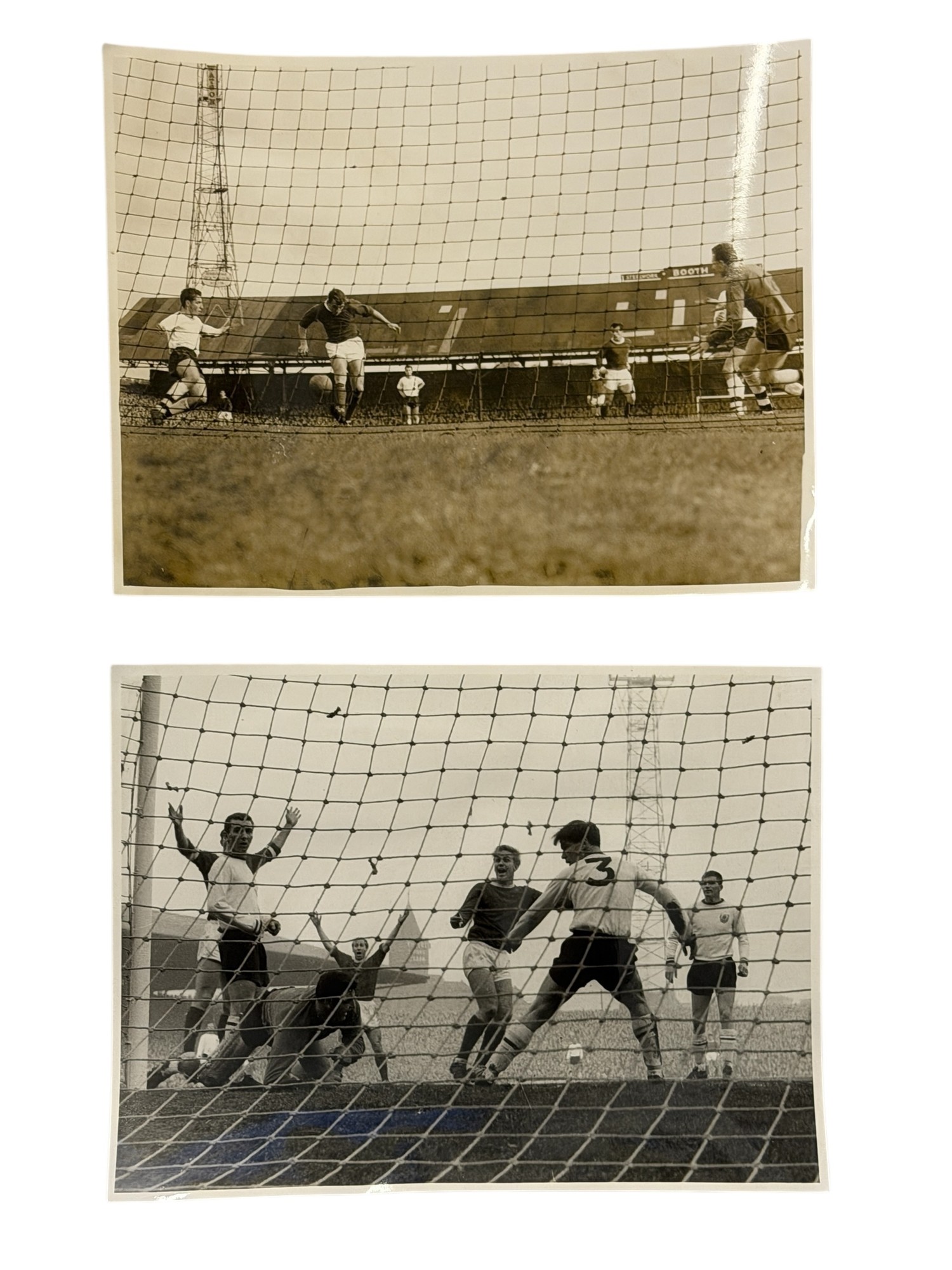 ORIGINAL MANCHESTER UNITED 1960s PRESS PHOTOS, GRAHAM MOORE SCORES ...