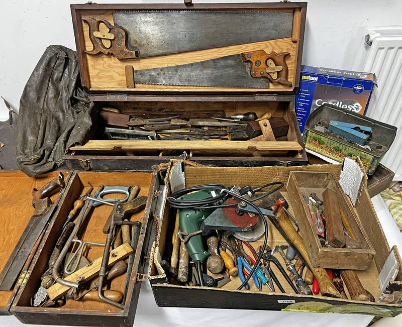 VINTAGE WOOD WORKING TOOLS TO INCLUDE DISSTON SAW, KANGEROO SAW, PLANES ...