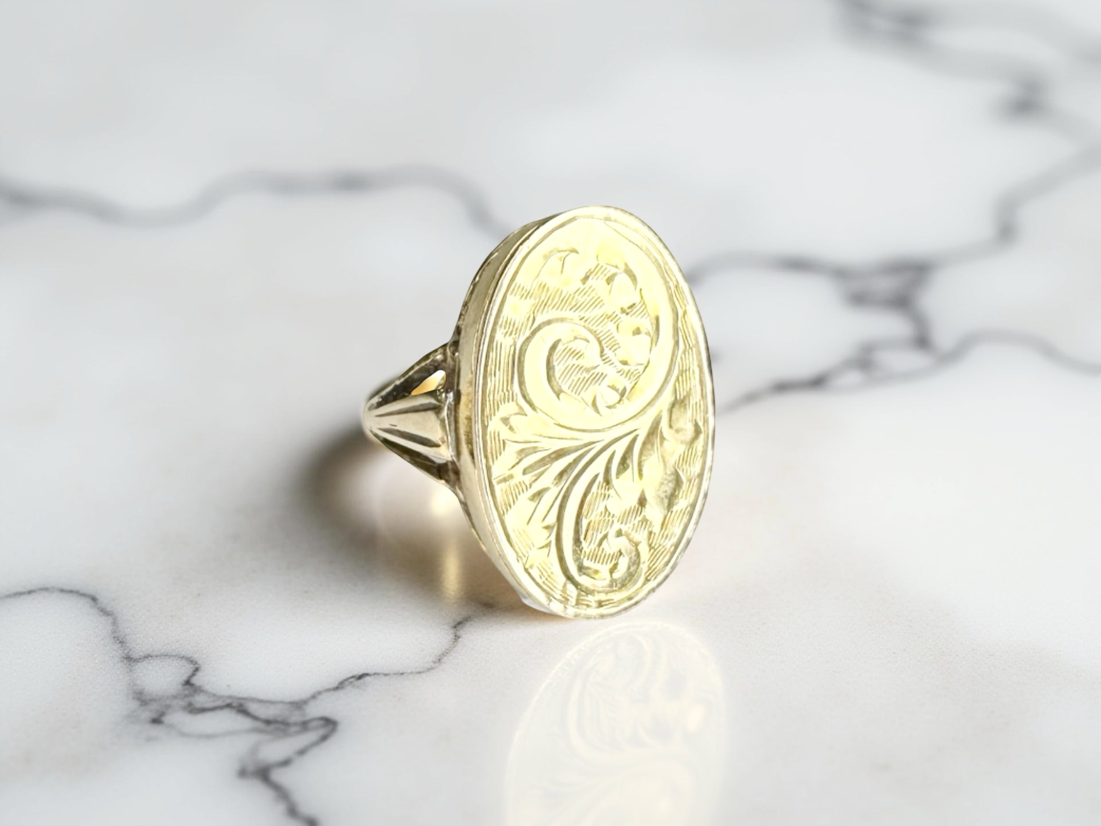A nineteenth century yellow metal mourning ring with hinged ...