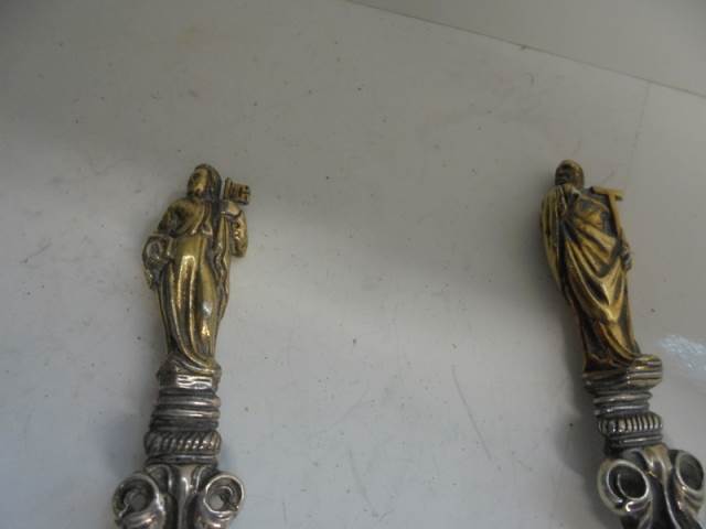 A pair of silver apostle spoons, 150 grams.