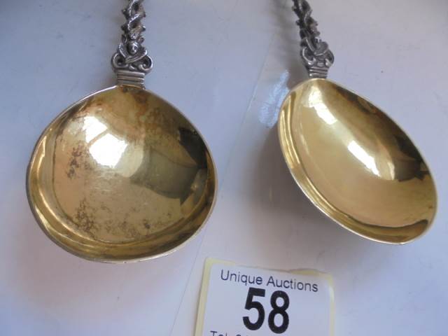 A pair of silver apostle spoons, 150 grams.