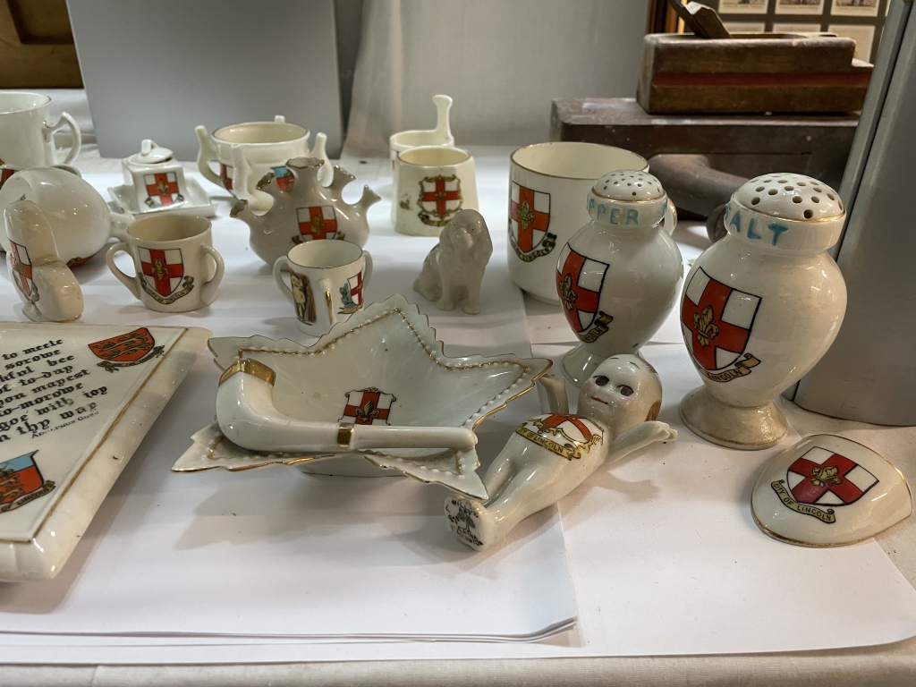 A large quantity of Lincoln related crested ware