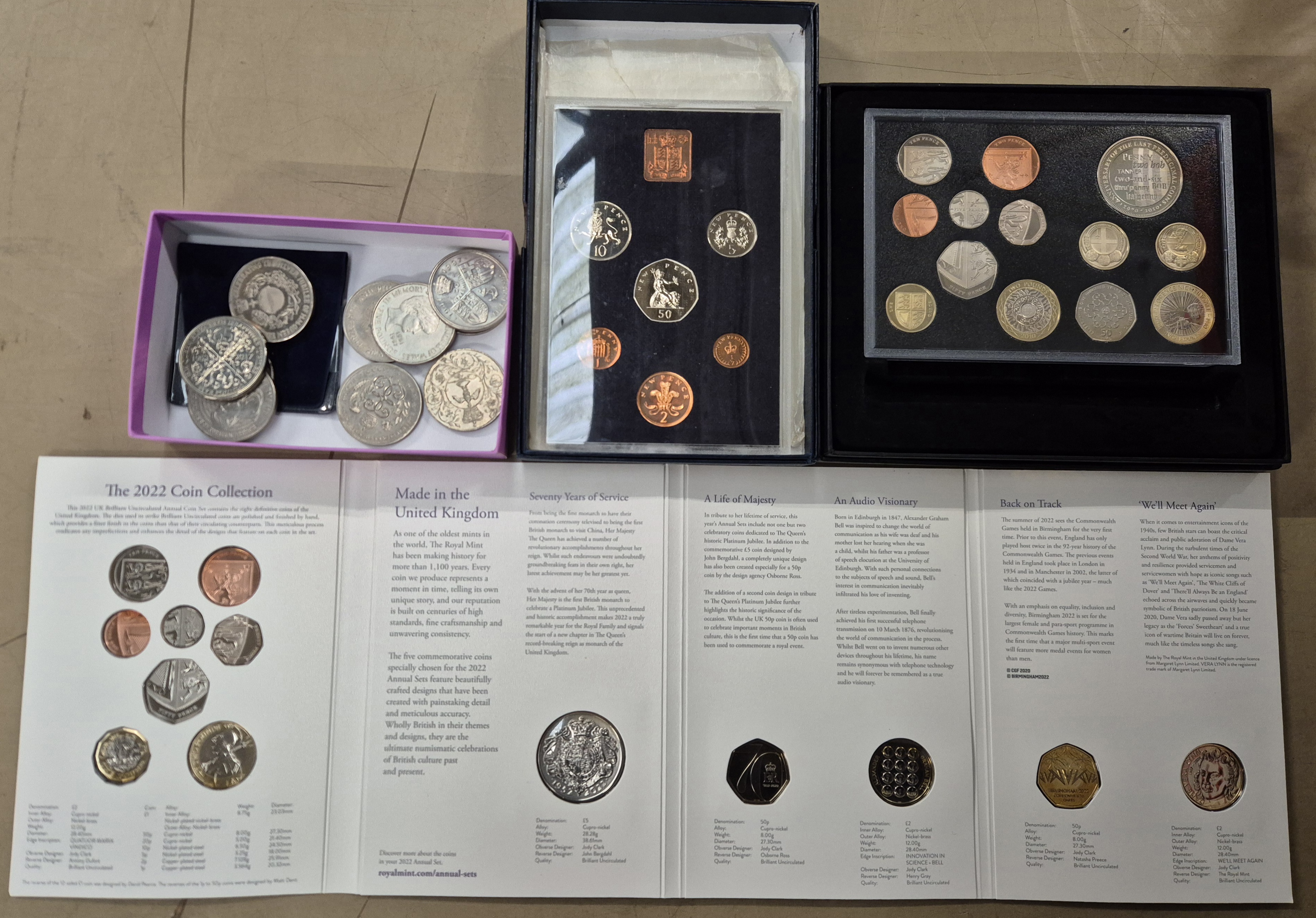 Three Royal Mint annual coin sets (1976, 2010 & 2022) & various ...
