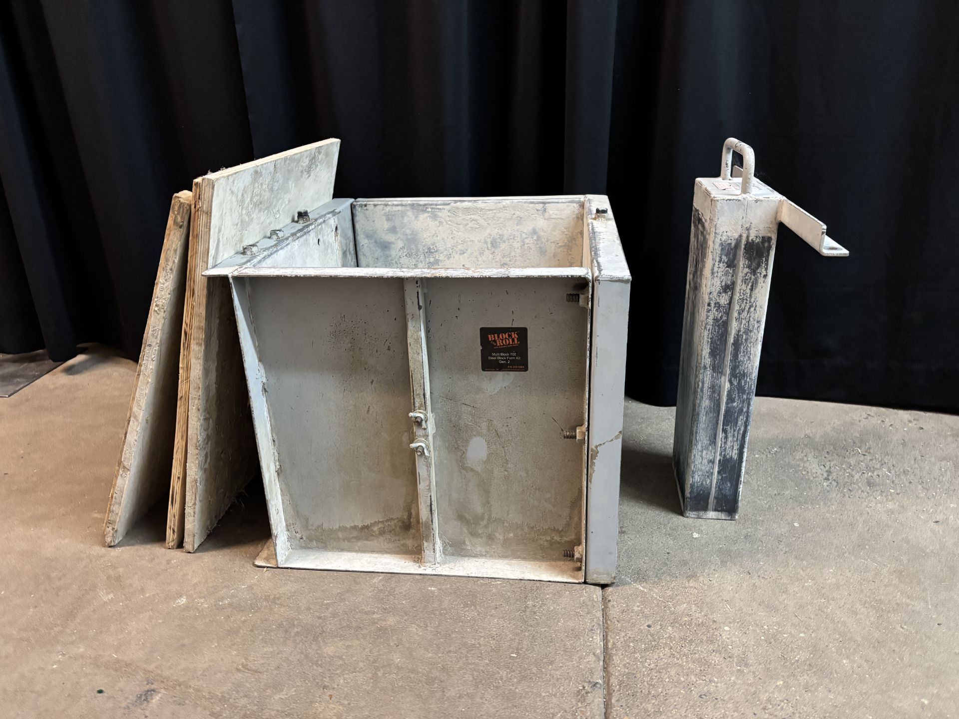 BLOCK AND ROLL MOLD