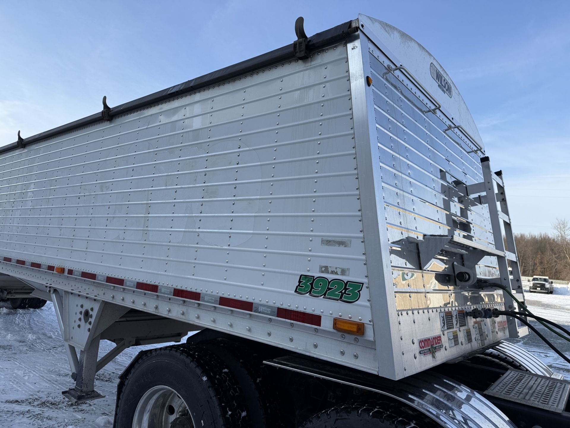 2016 40’ Wilson Commander DWH-501C hopper trailer, spring ride, ag ...