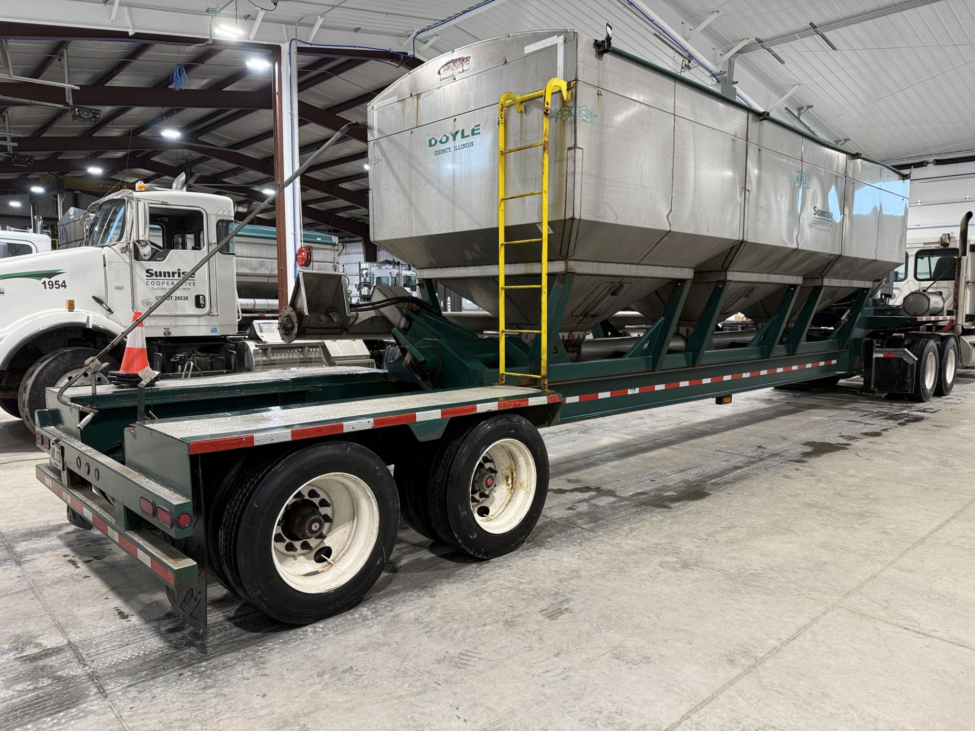 2015 42’ Magnolia trailer, Doyle 6-compartment dry tender bed, Kubota ...