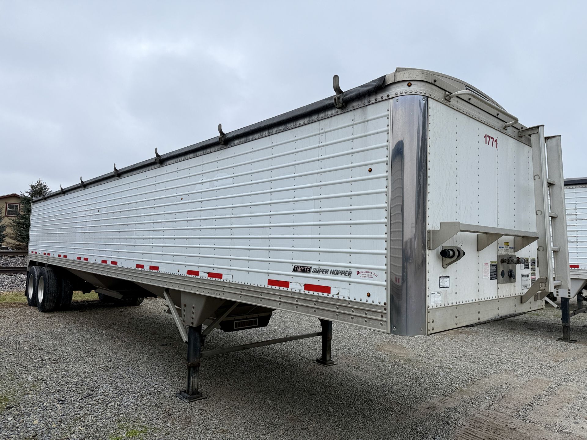 2017 40’ Timpte Super Hopper trailer, air ride, commercial hoppers ...