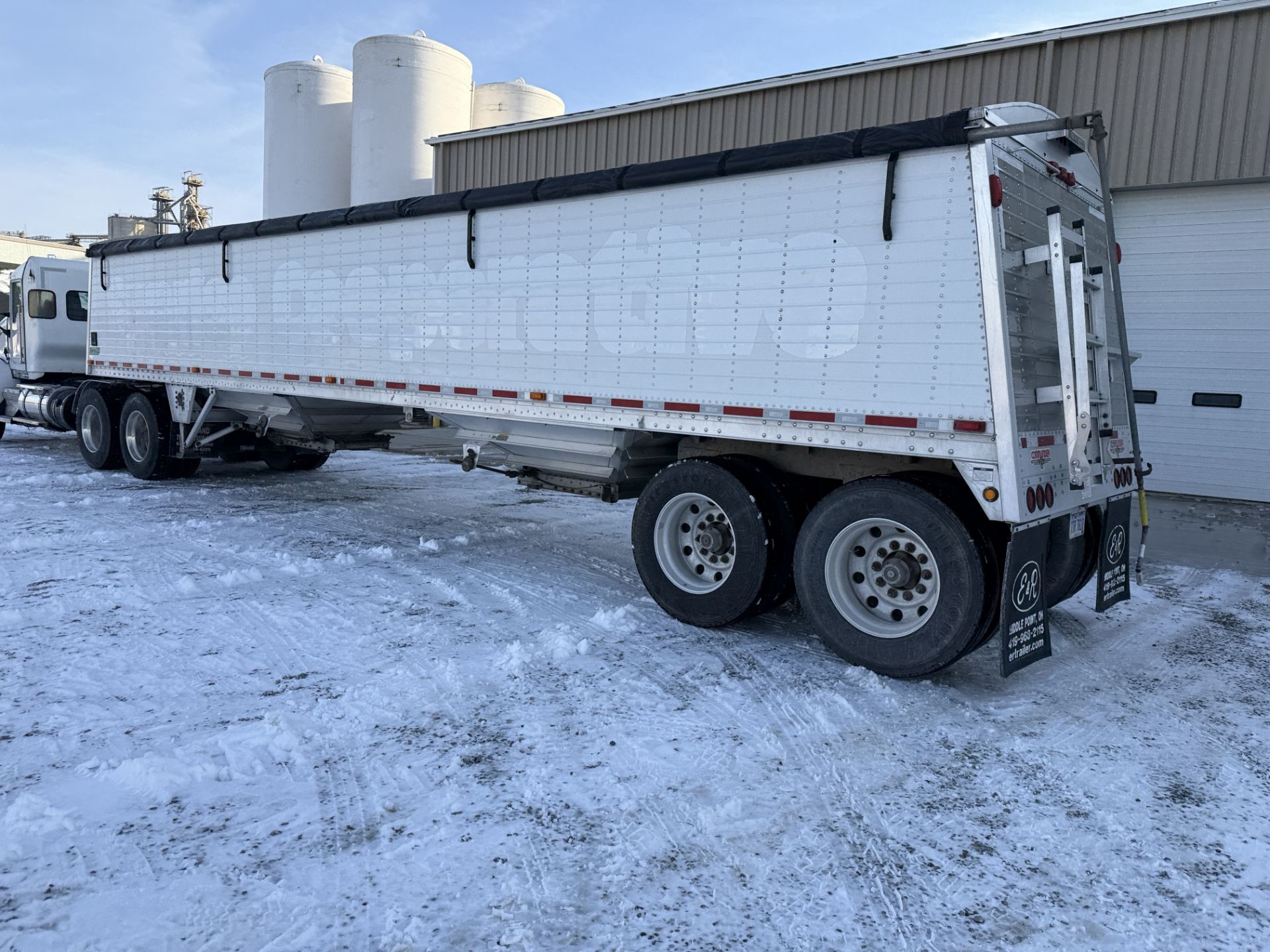 2016 40’ Wilson Commander DWH-501C hopper trailer, spring ride, ag ...