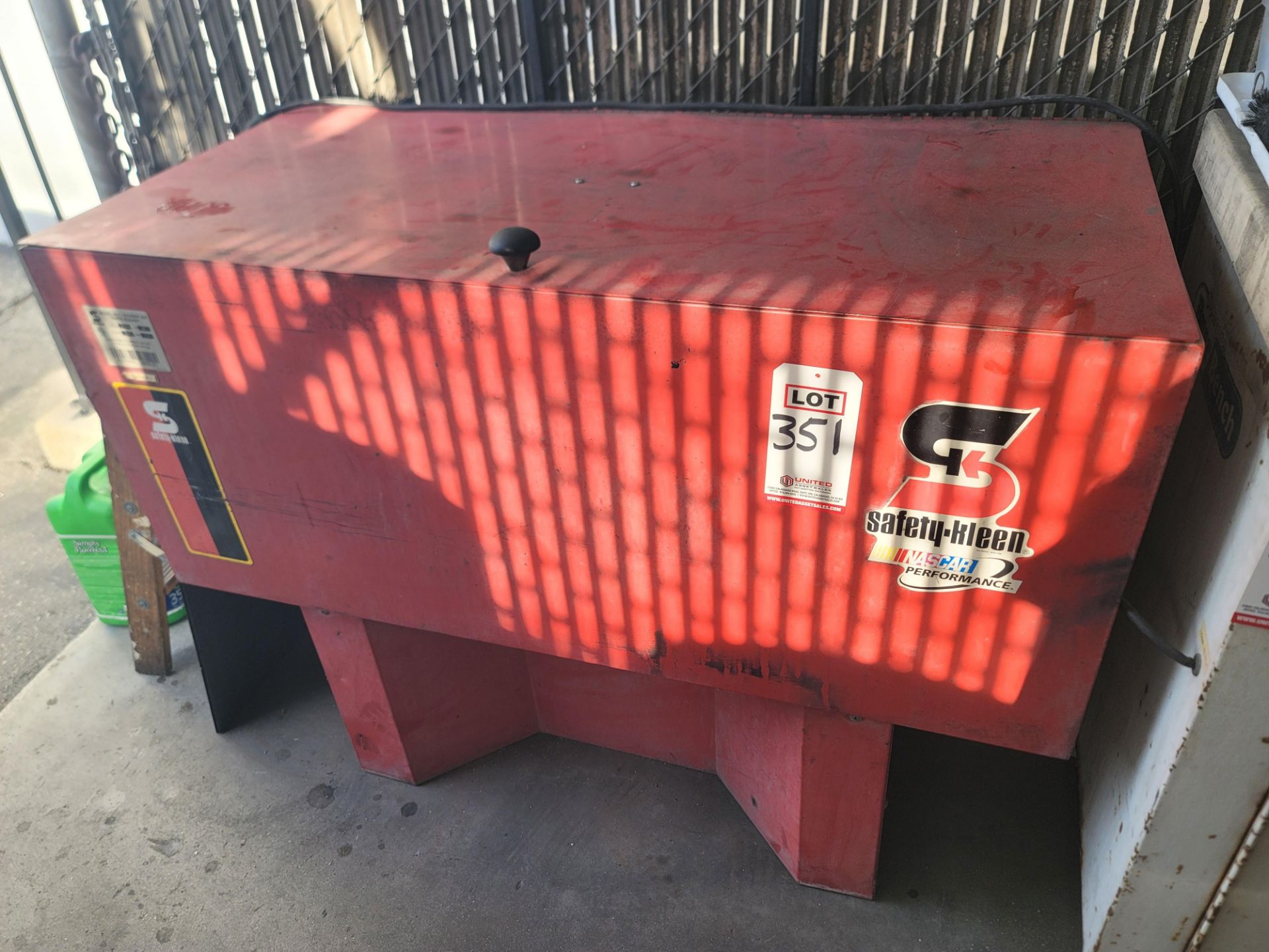 SAFETY-KLEEN SOLVENT VAT PARTS WASHER, MODEL 44.1, PART NO. 1144, 120V ...