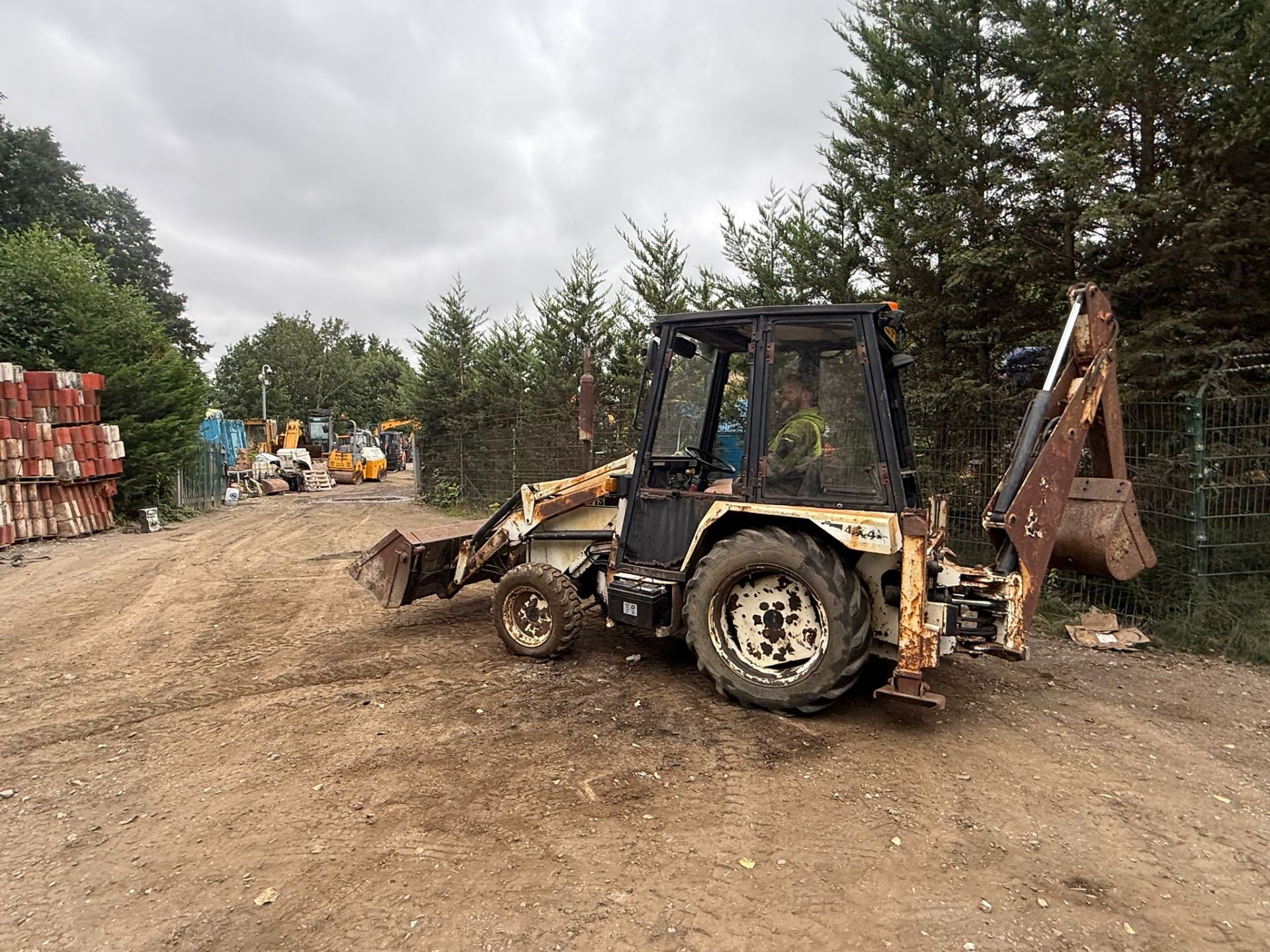 VC00046 Information from the seller: LEWIS BADGER 4WD FRONT LOADER ...