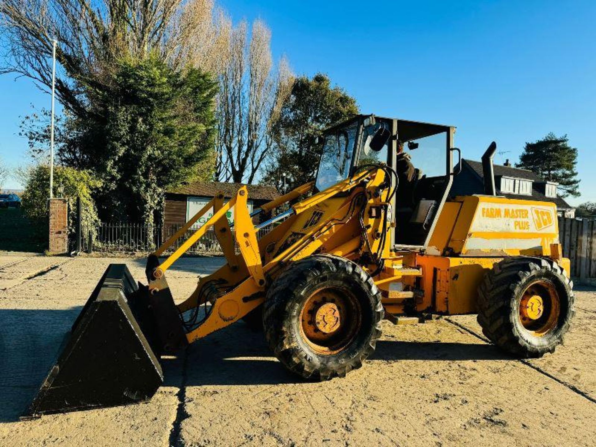 VC00003 Information from the seller: JCB 412 4WD LOADING SHOVEL C/W ...