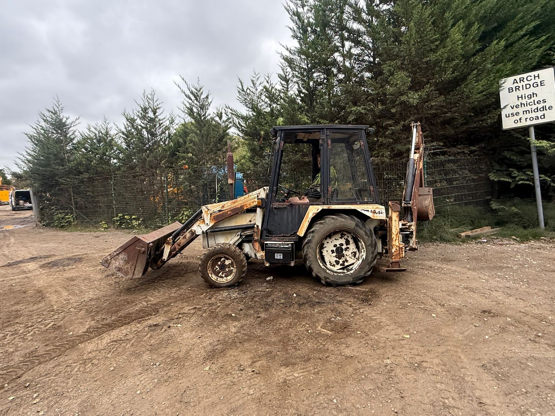 VC00046 Information from the seller: LEWIS BADGER 4WD FRONT LOADER ...