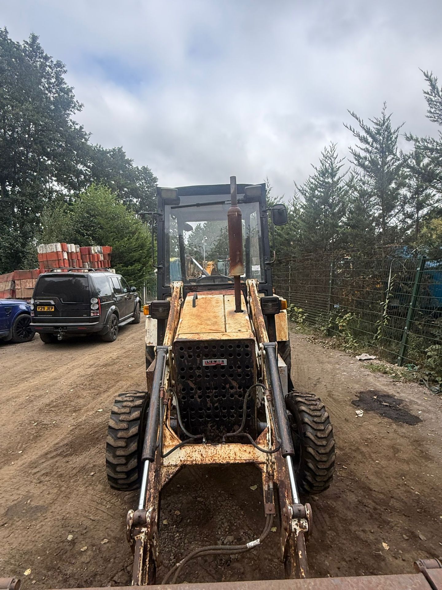VC00046 Information from the seller: LEWIS BADGER 4WD FRONT LOADER ...