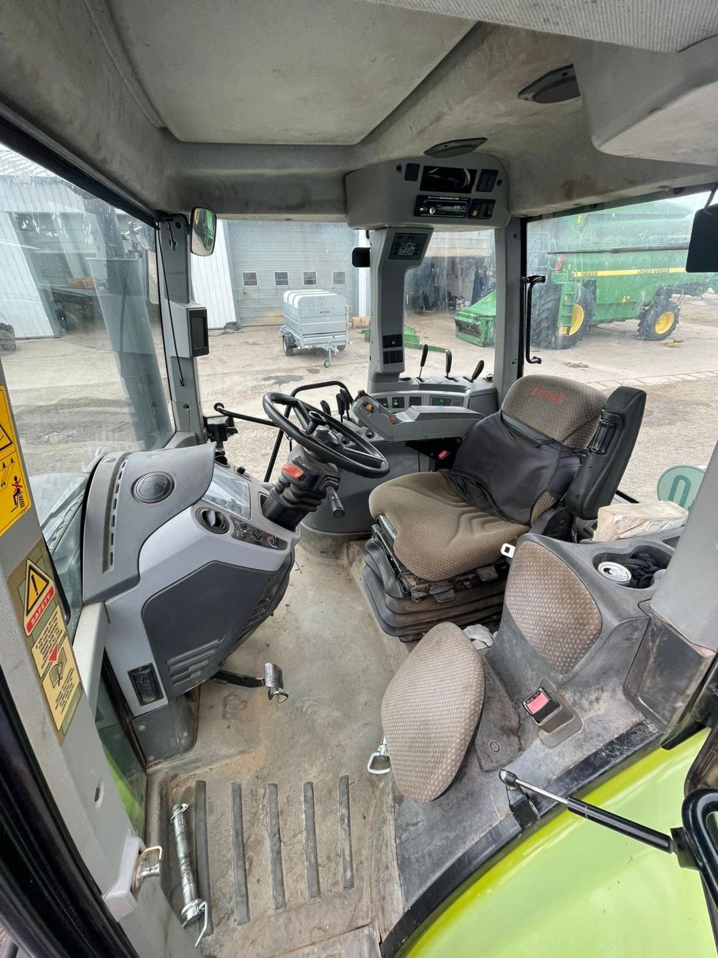 VC00017 Information from the seller: 2011 Claas Arion 640 Tractor Cab ...