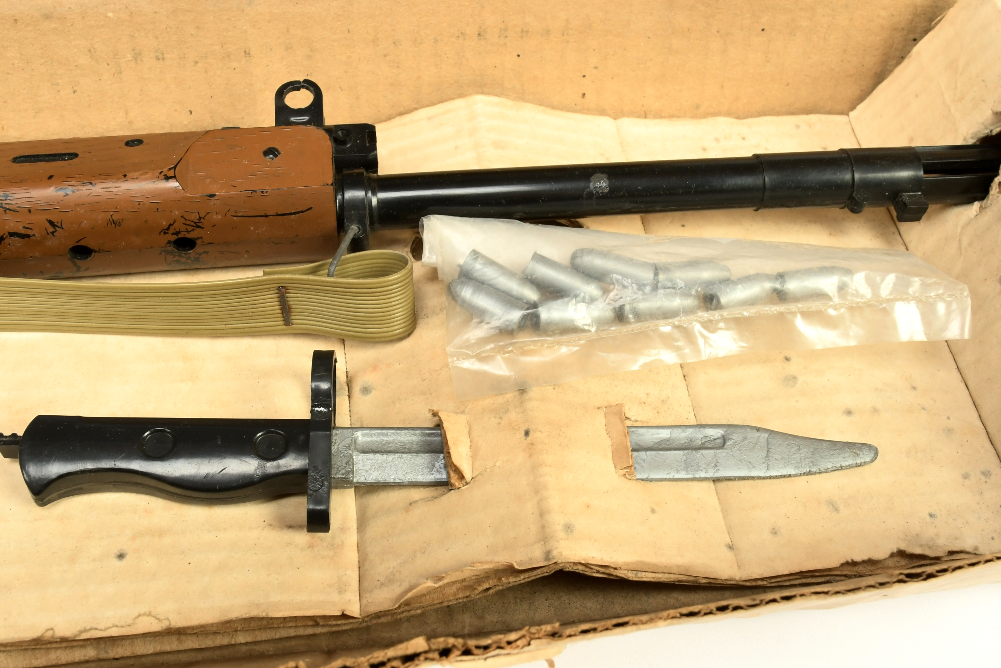 Airfix - Patt. No' 1624 - F.N. Rifle, First Version, circa, 1960 ...