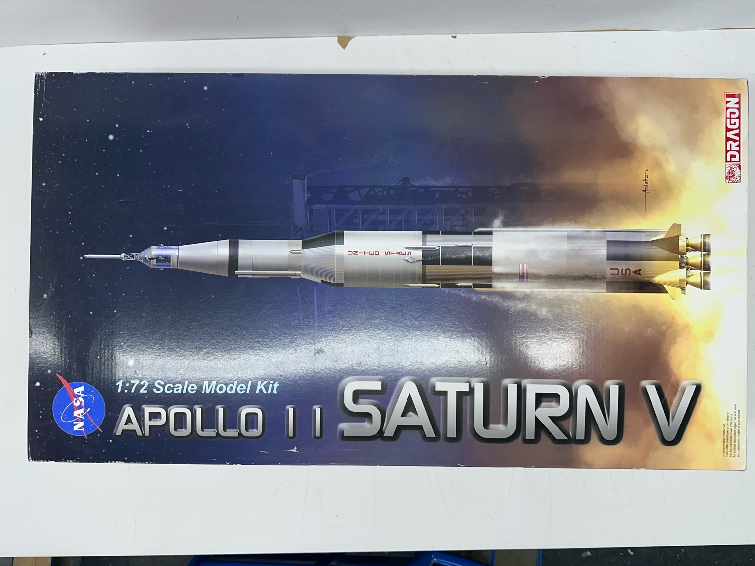 Dragon, A boxed (11017) Apollo II Saturn V. Condition appears generally ...