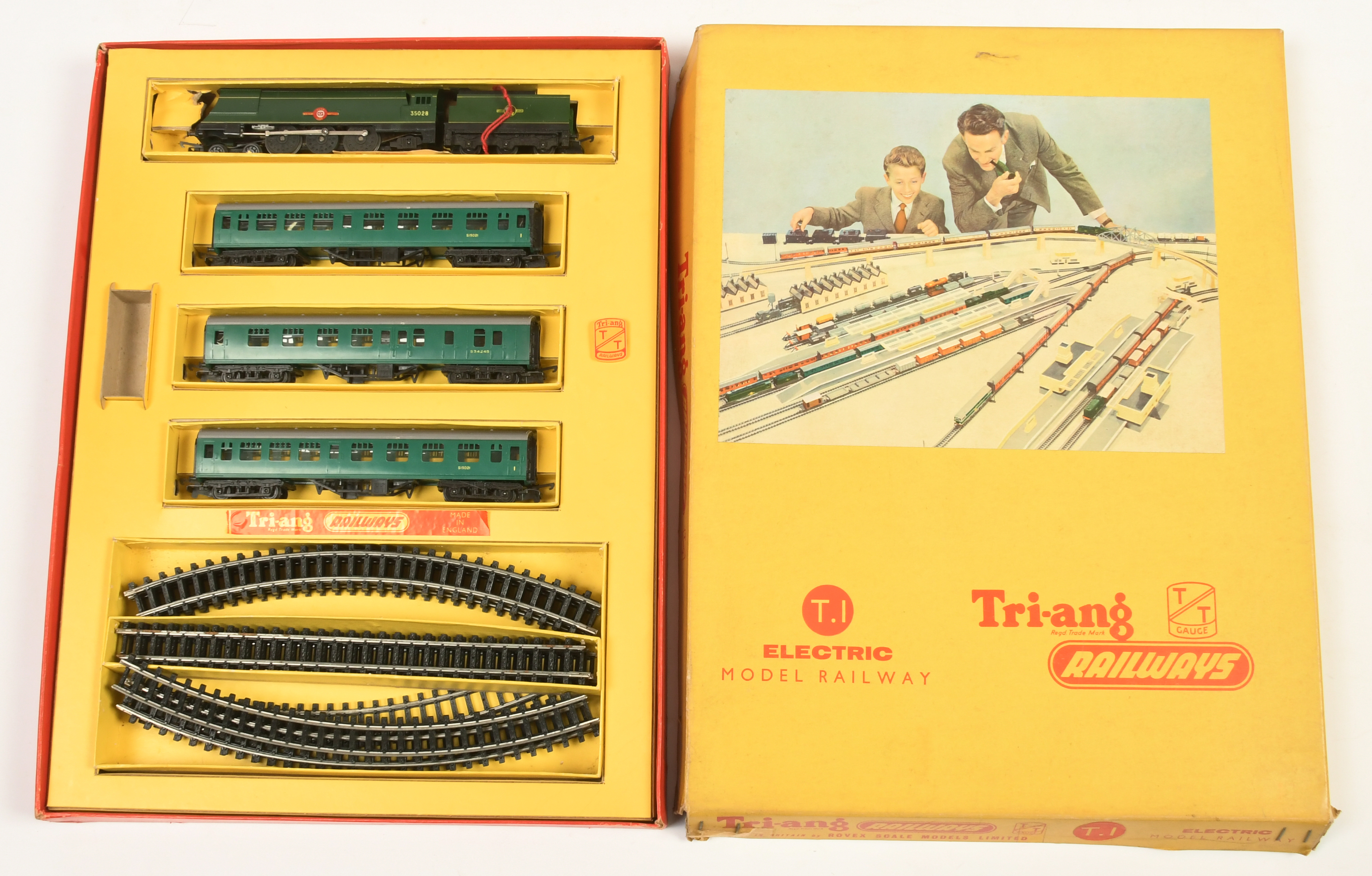 Tri-ang TT Gauge Train Set comprising 4-6-2 locomotive 35028 in BR ...