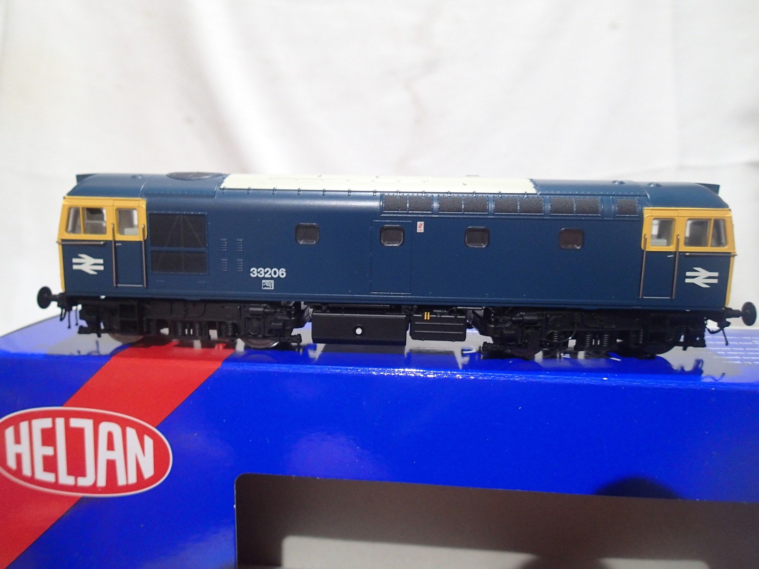 Heljan OO gauge 33291, class 33 diesel, 33206, blue, yellow ends ...