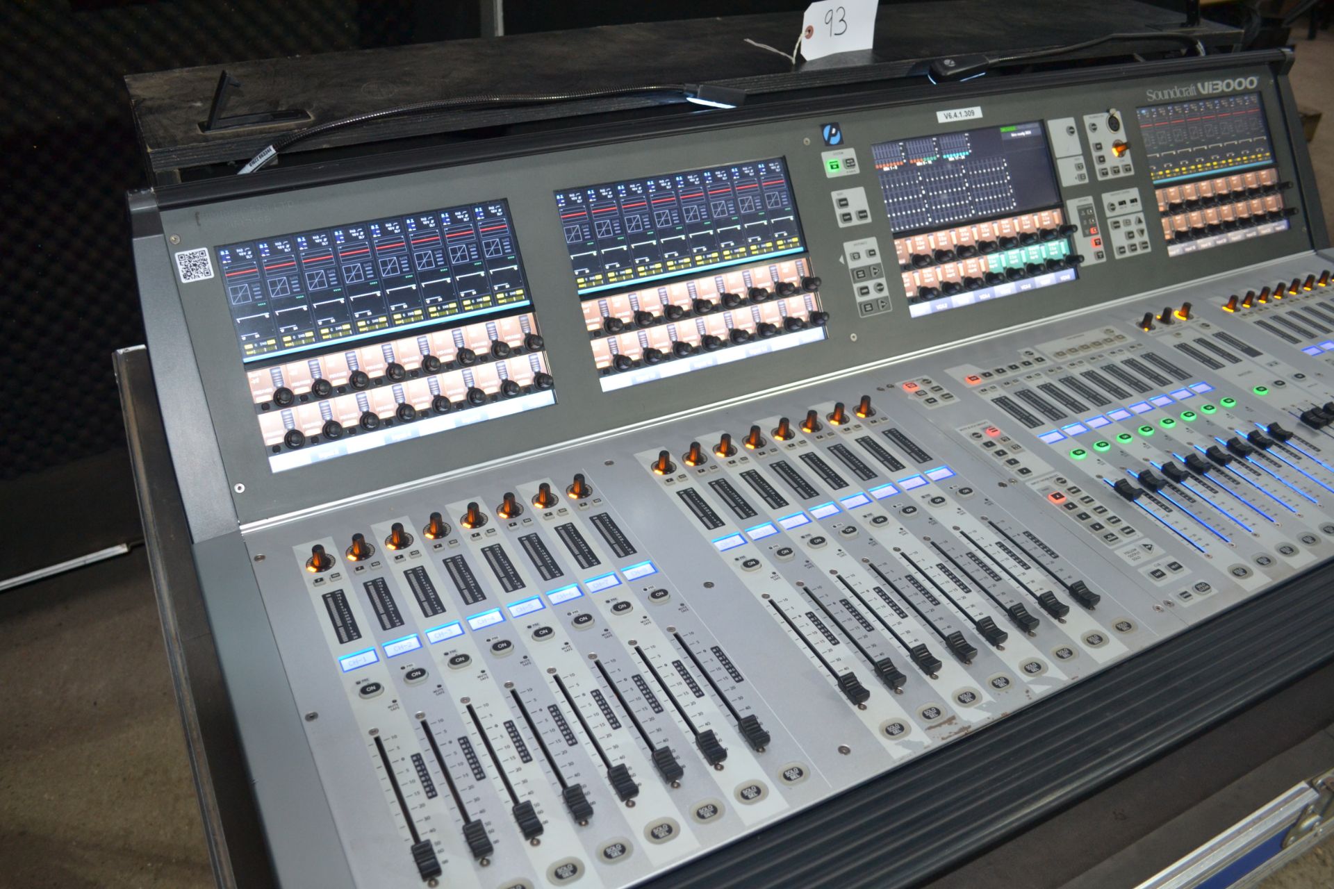 A Soundcraft VI3000 console with 64/32 VI Rack–Bundle-Madi and Dante ...