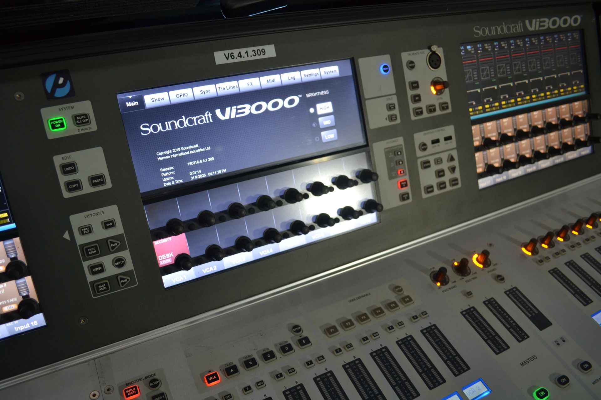 A Soundcraft VI3000 console with 64/32 VI Rack–Bundle-Madi and Dante ...