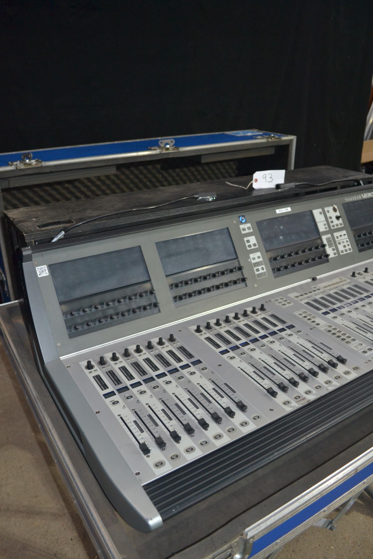 A Soundcraft VI3000 console with 64/32 VI Rack–Bundle-Madi and Dante ...