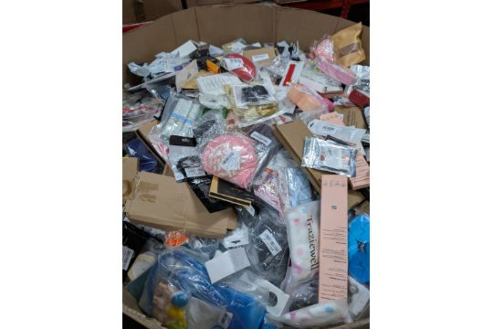 Title: Major Retail Pallet - Typically 500-1000 Items Per Pallet ...
