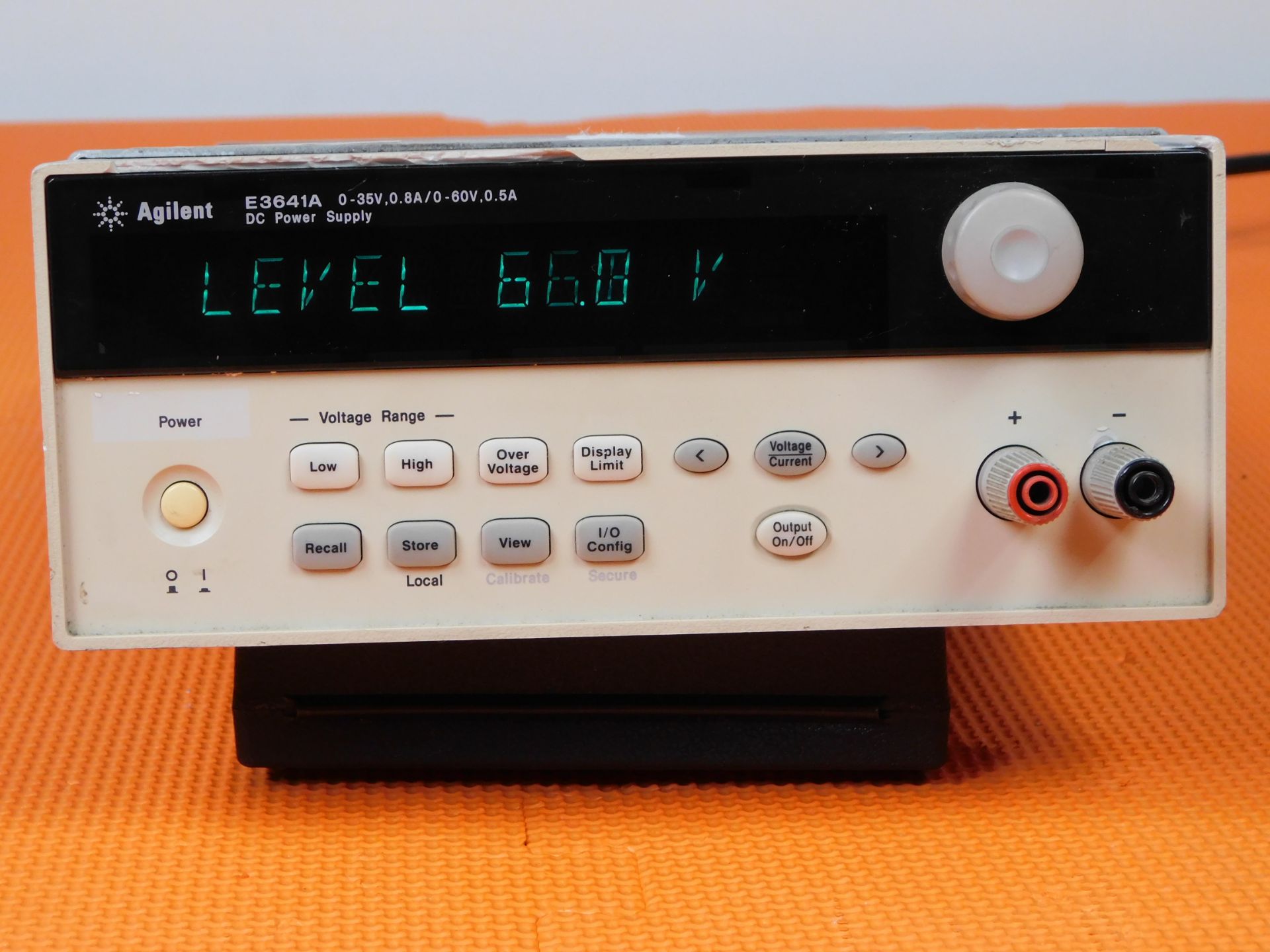 Keysight E3641A 35~60V/.8~.5A/30W PGMBL Power Supply This lot includes ...