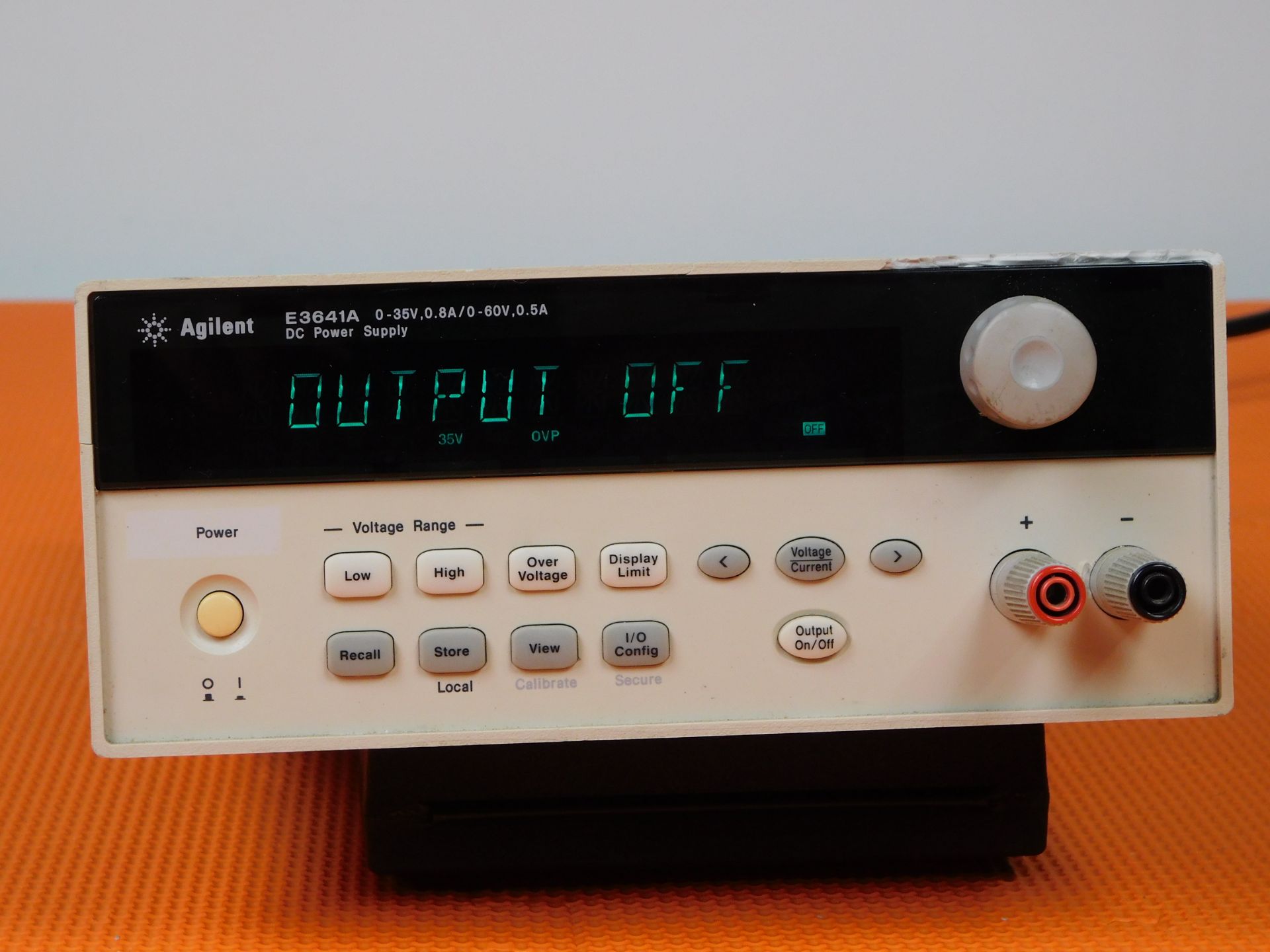 Keysight E3641A 35~60V/.8~.5A/30W PGMBL Power Supply This lot includes ...